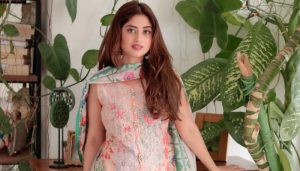 Sajal Ali Age, Husband, Mother, Net Worth, Divorce & Biography